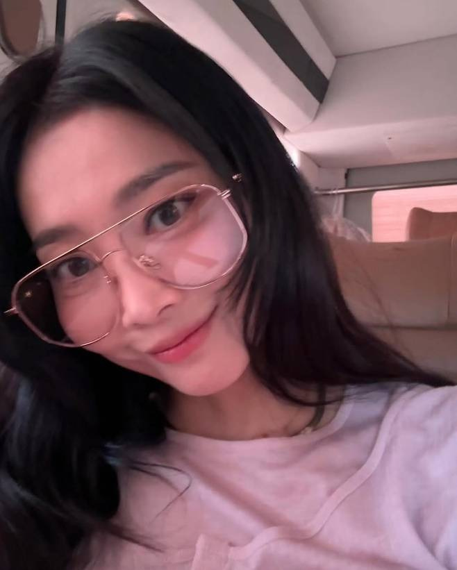 오윤아 전직 레이싱 모델의 품격 44세에도 빛나는 완벽 비주얼과 스타일링 스타와 패션