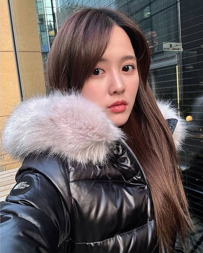 예비 새댁 남보라 포근함이 가득한 겨울 필승룩 롱패딩과 데님 팬츠의 조화 스타와 라이프