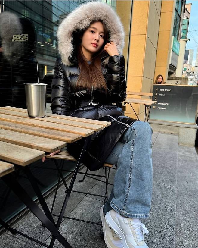 예비 새댁 남보라 포근함이 가득한 겨울 필승룩 롱패딩과 데님 팬츠의 조화 스타와 라이프