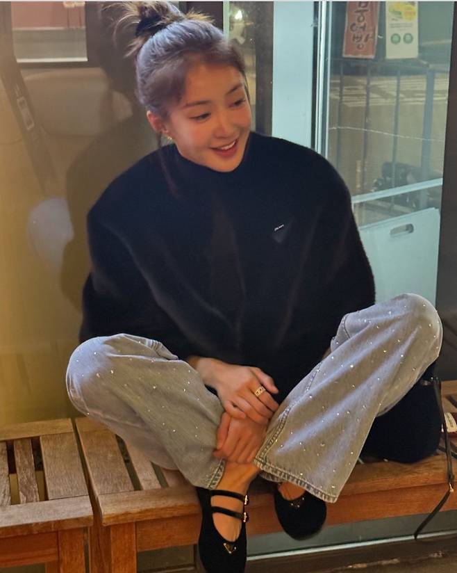 이시영 한파도 멋으로 이긴다 크롭시스루 블랙 퍼 코트룩 스타와 라이프