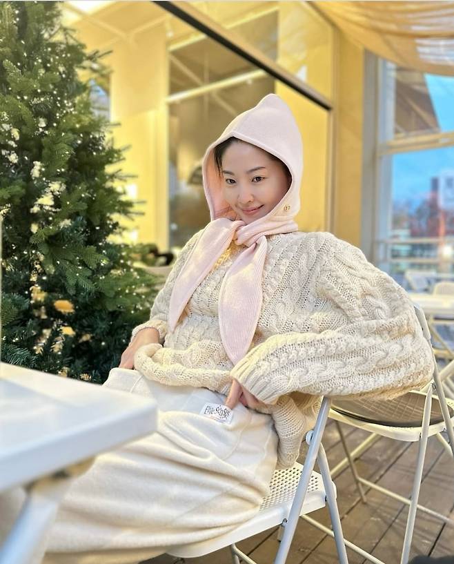 결혼 4년♥됐는데둘이서만 살아도 너무 좋다는 유명가수 와이프 겨울옷도 포근하게 잘입네 뷰티는 내운명