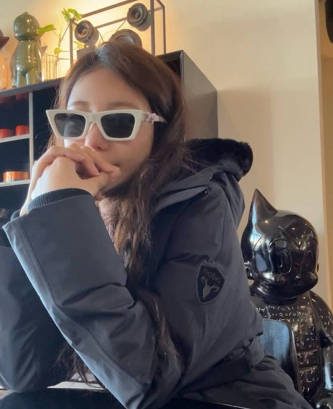 각도 바꾸니 美쳤다46세 이지아키도 큰데 40대 놀라운 비율 뽐낸 롱코트룩 뷰티는 내운명