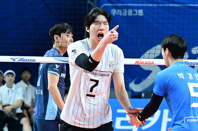‘우승 후보 현대캐피탈 대한항공 3r 맞대결‘성탄절 빅매치 승자는 누가 될까