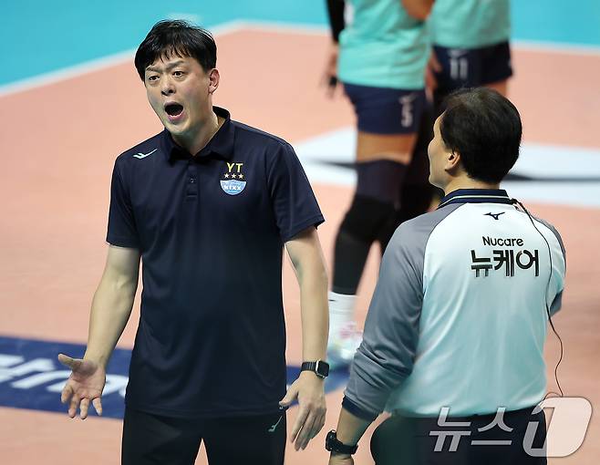 현대건설 Gs에 13연패 안겼다선두 흥국생명과 승점 차 없애종합