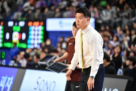 경기 후 조상현 Lg 감독 선수들 모두 팀 수비를 잘해줬다” 강혁 한국가스공사 감독 홈 팬 분들 앞에서 하는