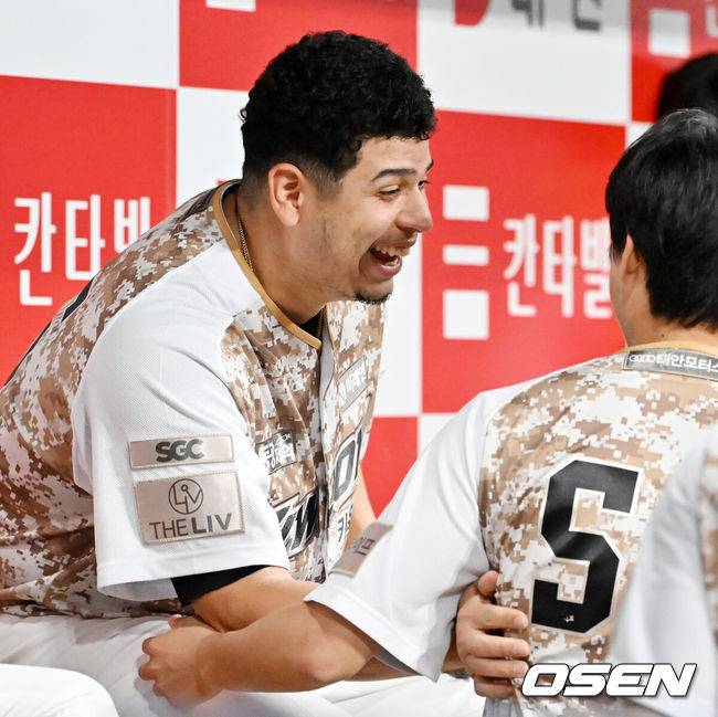 ‘투구 이닝 및 QS 리그 1위→삼성 이적’ 후라도의 첫인사, “라이온즈 팬들과 만날 날 너무 기대”...10년 만에 선발 5인 전원 10승 이끌까