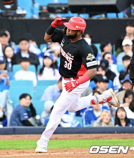 '통산 타율 .302' 테스형 대신 위즈덤, 홈런만 잘치는 게 아니다. 또다른 엄청난 장점은