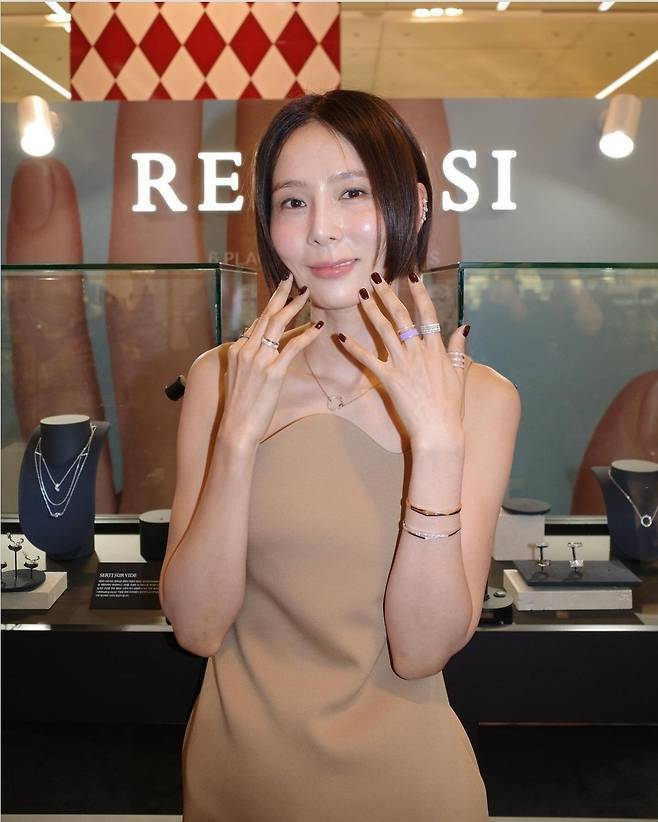 김나영 마네킹 몸매 제대로 뽐냈다 예쁜 엄마의 럭셔리 드레스 자태 스타와 라이프