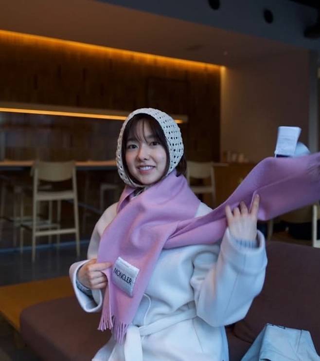 이혜성 아나 동화 뚫고 나왔네 니트 반다나에 머플러 요정 같은 데일리룩 패션엔