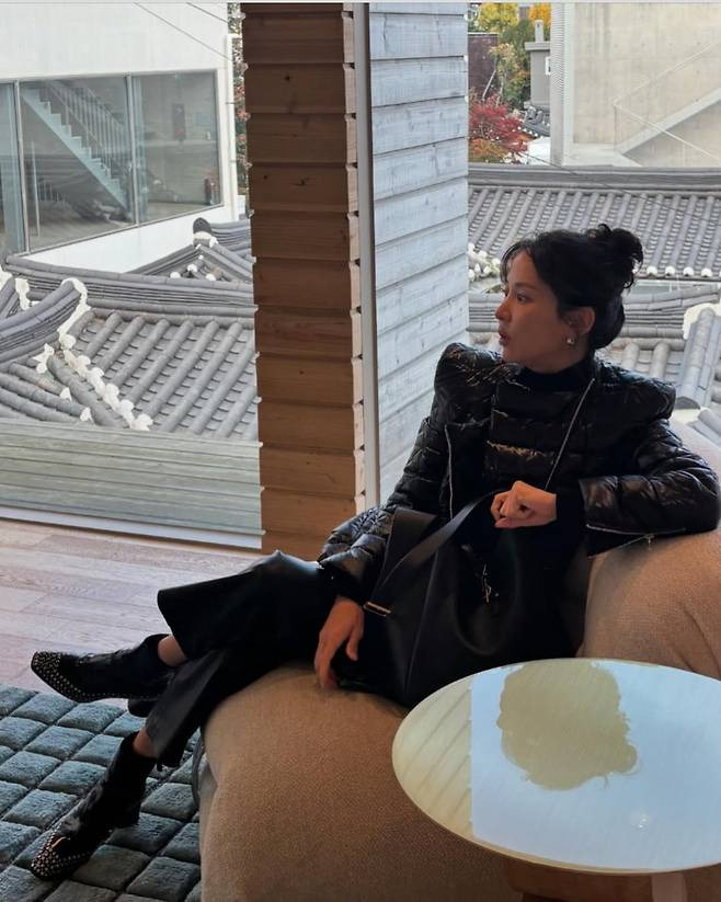 조여정 명품 미모 과시 리본 드레스로 완성한 43세 여신의 반전 비주얼 스타와 라이프