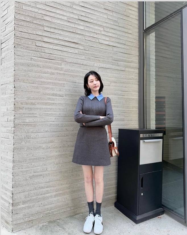 장원영 친언니 장다아 먼저 태어난 미모 유전자 9등신 비율로 완성한 미니스커트룩 스타와 라이프