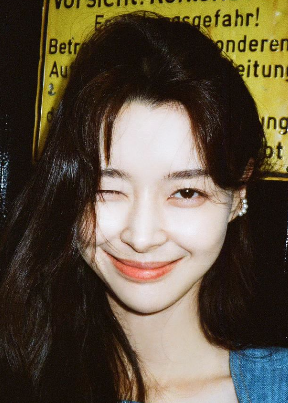 얼굴도 예쁜데 키도 큰 여신 배우172cm실물체감샷믿기지 않는 비율숏팬츠정장룩 어썸클
