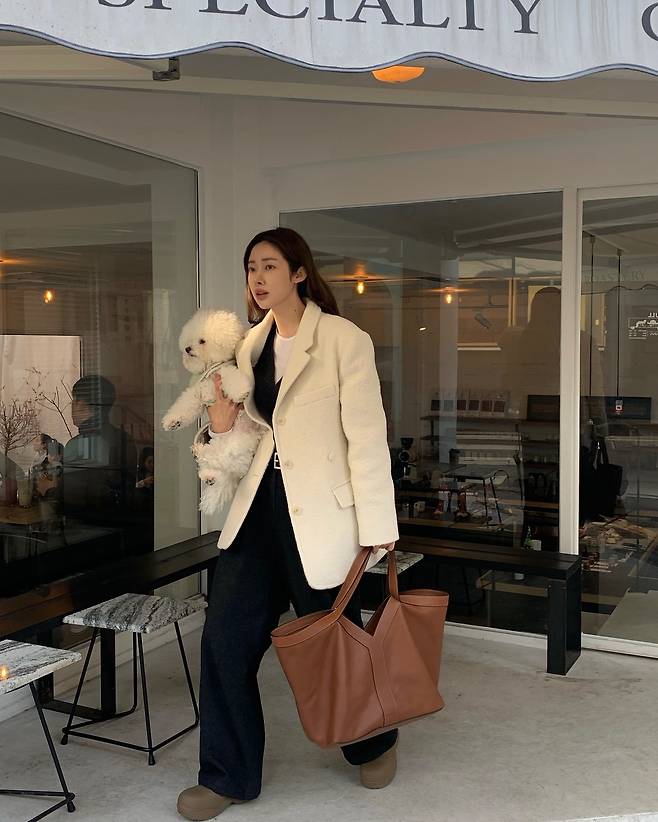 차정원 35살 맞아 오버핏 코트 입고 세련된 패셔니스타 스타픽