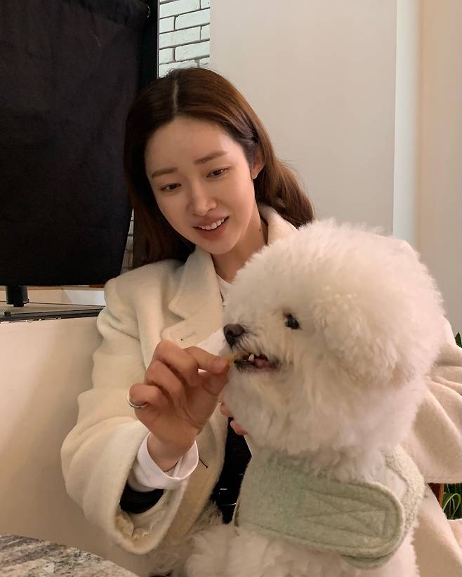 차정원 35살 맞아 오버핏 코트 입고 세련된 패셔니스타 스타픽