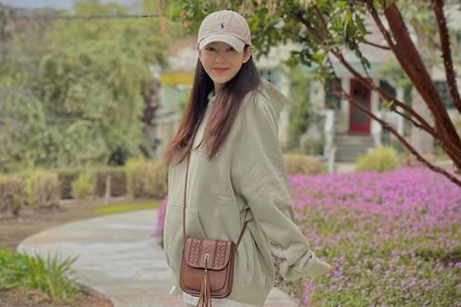 열애설 부인했던 띠동갑 남성과 3년 만에 결혼발표한 25살 톱 여배우 뉴스에이드