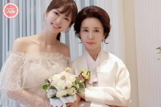 열애설 부인했던 띠동갑 남성과 3년 만에 결혼발표한 25살 톱 여배우 뉴스에이드