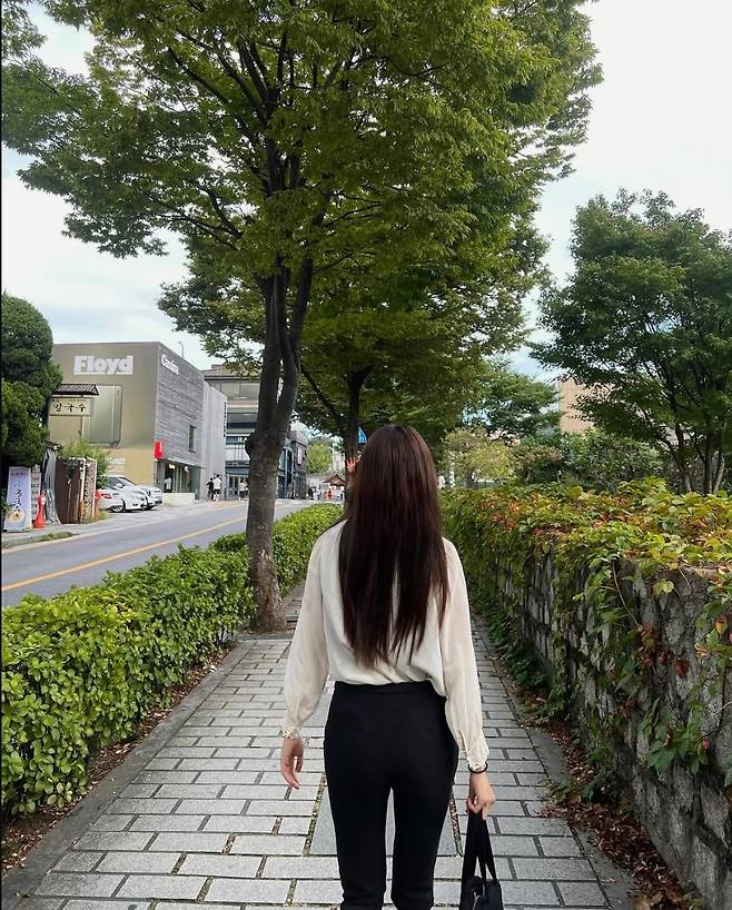 화려하게 생겼다 자타공인 청순미녀 166cm44kg 비율까지 완벽한 연예인 뷰티는 내운명
