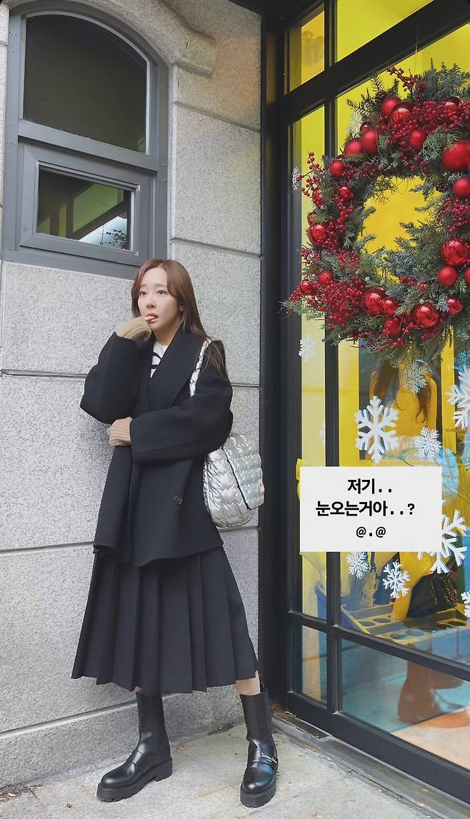 소유진 소여사 다운 명품 믹스매치 프라다와 디올로 완성한 일상 패션 스타와 라이프