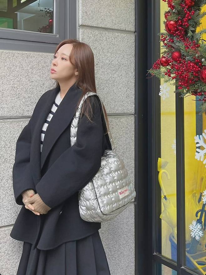 소유진 소여사 다운 명품 믹스매치 프라다와 디올로 완성한 일상 패션 스타와 라이프