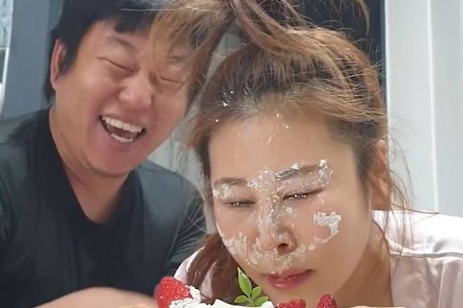 개그맨 시험 10번 떨어져 생계 때문에 아기띠 판매왕 등극한 연예인 근황 뉴스에이드