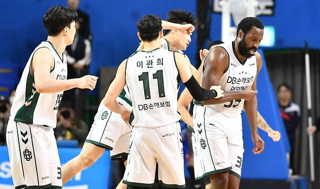 Bk 리뷰 오누아쿠 결승 덩크 작렬 Db 삼성 원정서 짜릿한 역전승