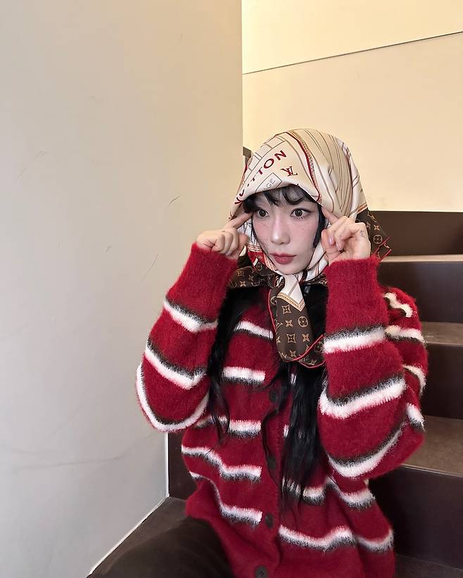 태연 35살 맞아 데뷔 초 비주얼 뽐내는 명품 패션 웰니스라이프