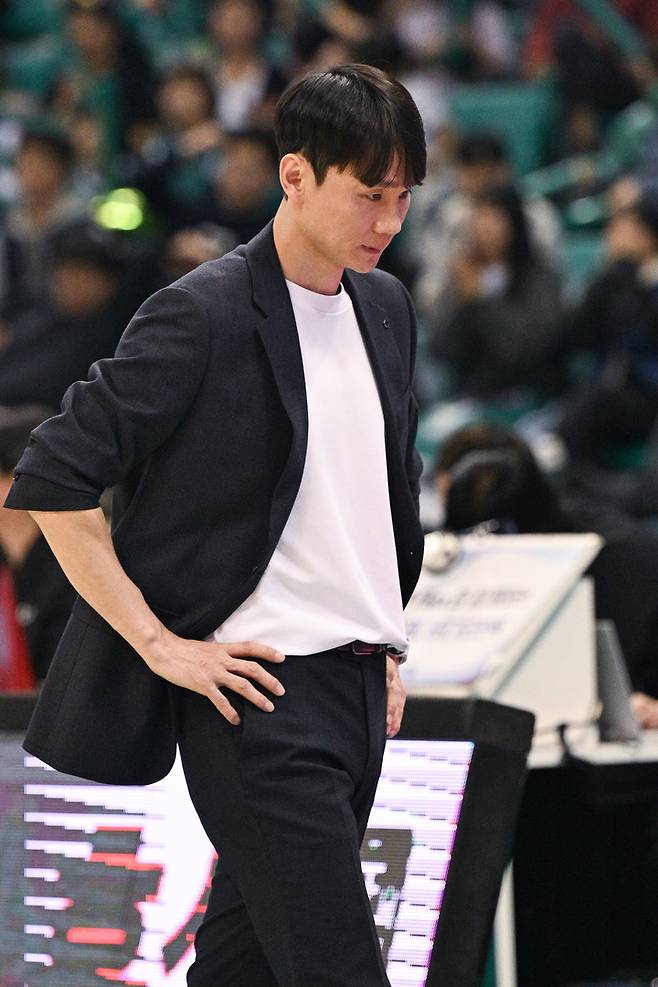 짜릿한 버저비터 승리 하나은행 김도완 감독 의지와 투지가 보였다 고참들 잘해줬어 일문일답