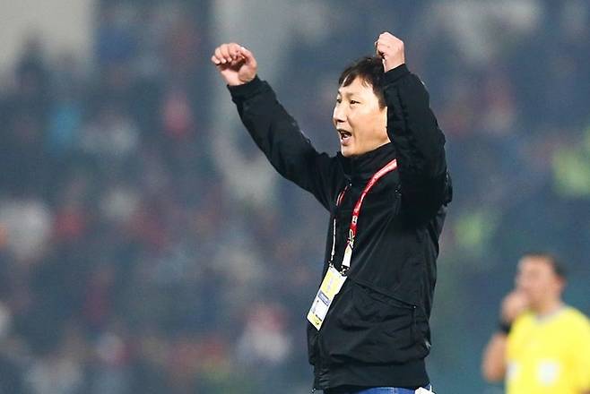 이번엔 김상식 매직이다 베트남 라이벌 태국 꺾고 동남아 월드컵 미쓰비시컵 우승