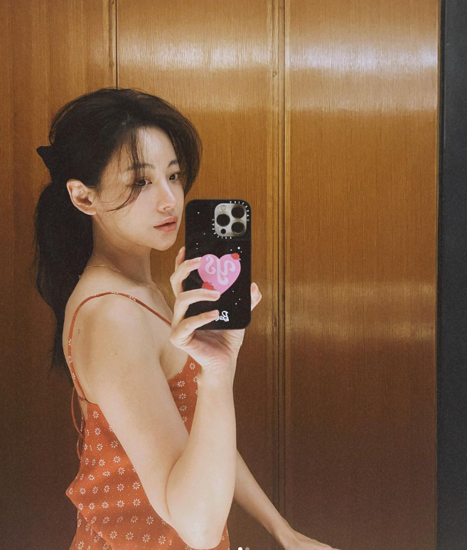 36세 오연서태국에서 모스키노 수영복입고 실루엣뽐낸 바캉스룩 어썸클