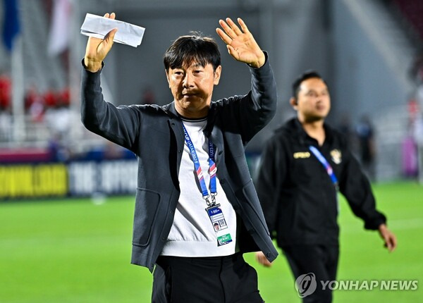 인도네시아 영웅 신태용 감독석연찮은 이유로 6년 만에 경질