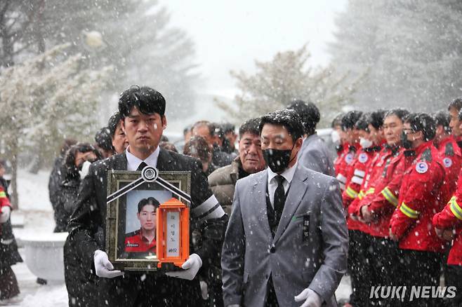태백서 치러지는 고 이영도 대원 영결식
