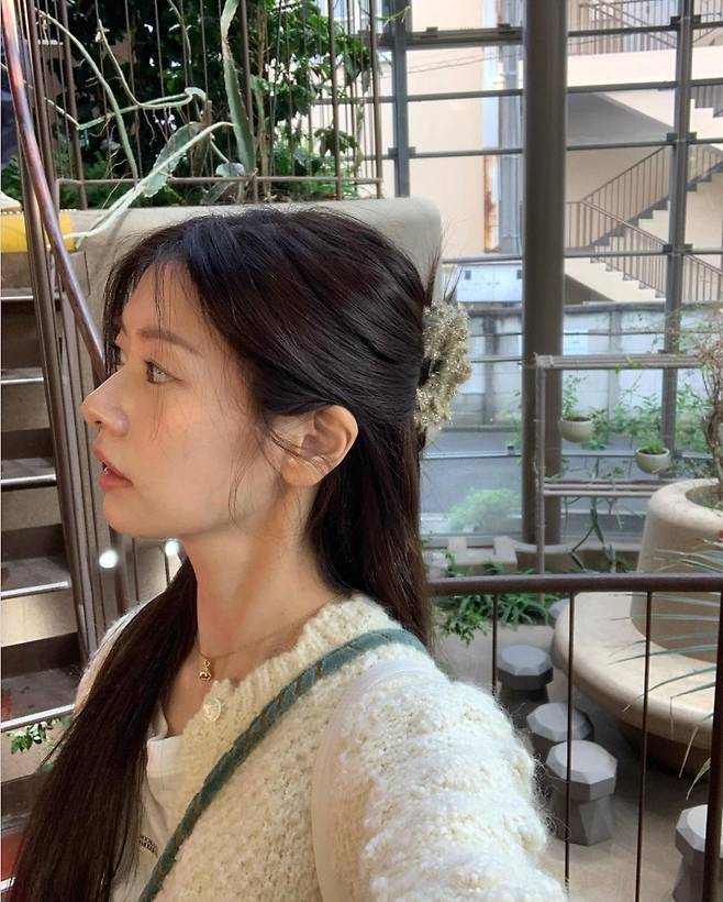정소민 일본에서도 엄친딸 인증 안경겨울 니트로 완성한 따뜻한 감성룩 스타와 라이프