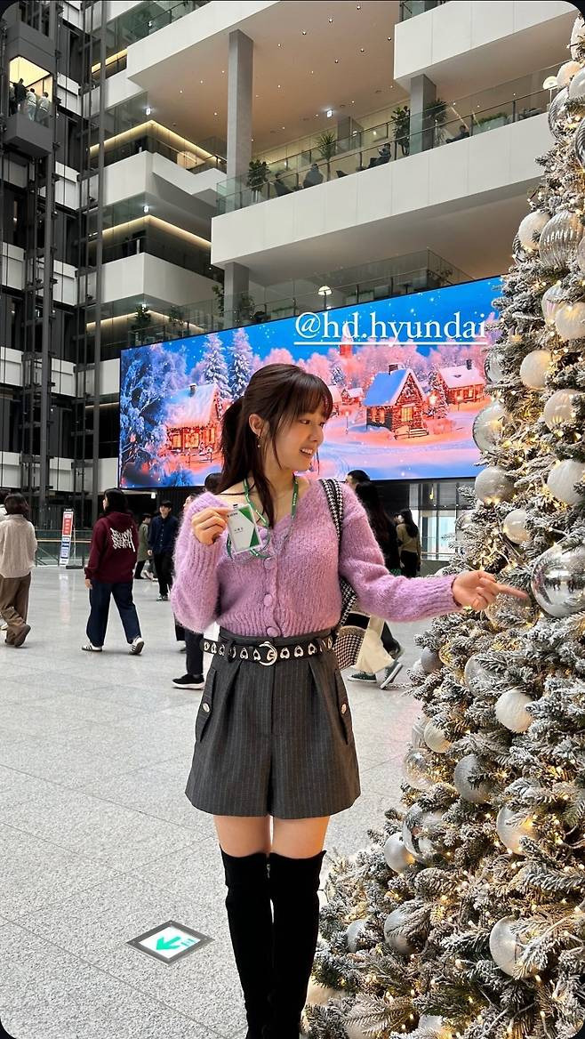 이혜성 소화 못 하는 룩이 없네 라벤더 니트스트라이프 쇼츠 완벽 소화 스타와 라이프