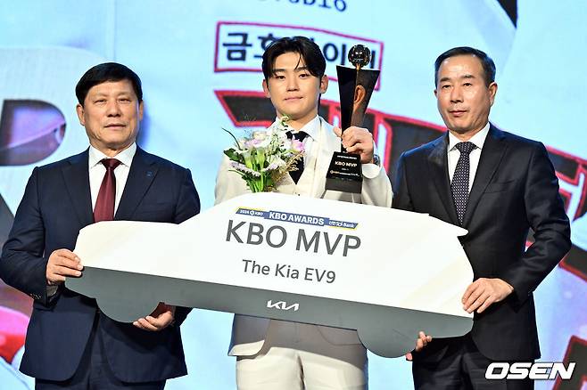 '이정후도 5년 걸렸는데' 데뷔 4년 차 김도영 '연봉 5억' 고지 밟을까...'MVP+KS 우승'이면 불가능은 없다