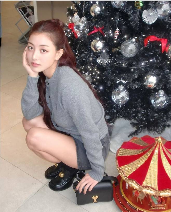 국가대표 윤성빈과 1년째 핑크빛 열애중인 걸그룹 멤버 클래식한 그레이룩 스타와 패션