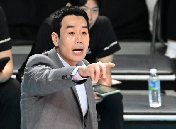 Stand현장 진땀승 정관장 고희진 감독 이렇게 경기를 하면 감독 탓이다
