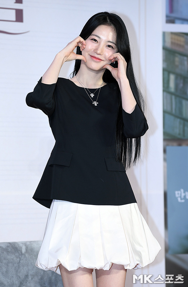 얼마나 예쁘길래 10대들의 전지현 미인점까지 똑 닮았다는 여배우 펌킨 미니스커트룩 뷰티는 내운명