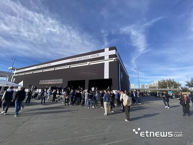 Ces 2025 Bmw 특설 무대 가보니파노라믹 I드라이브에 환호