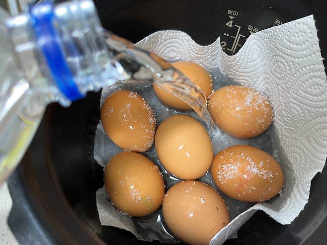 계란 더 이상 물에 삶지 마세요 키친타월 한 장이면 맛있는 계란이 됩니다 텐꿀팁