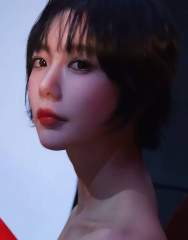 클라라 또다시 과감 너무 파인 드레스 입고 고혹적 숏컷 여신미모 뷰티는 내운명
