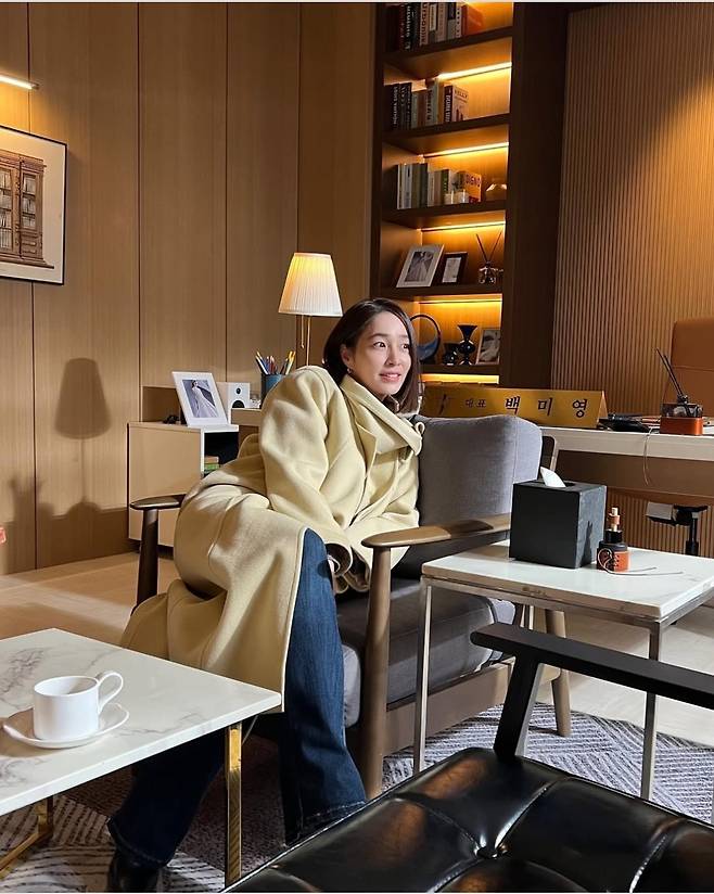 이민정 안방 복귀 시동 얼죽코의 끝을 달리는 핫핑크 여신미모 롱 코트룩 뷰티는 내운명