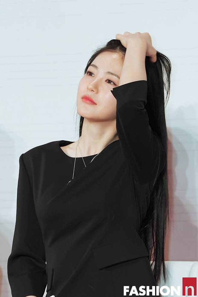 신예은 ‘정년이 영서 보내고 로맨스 3각 관계 러블리한 벌룬 스커트룩 패션엔
