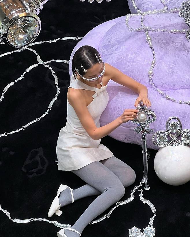 김나영 43살 맞아 홀터넥 원피스에 선글라스 낀 키치한 패션 스타픽