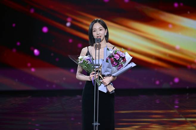 금새록 168cm49kg 슬림 비율 키도 큰데 더 길어보이는 슬립 드레스룩 뷰티는 내운명