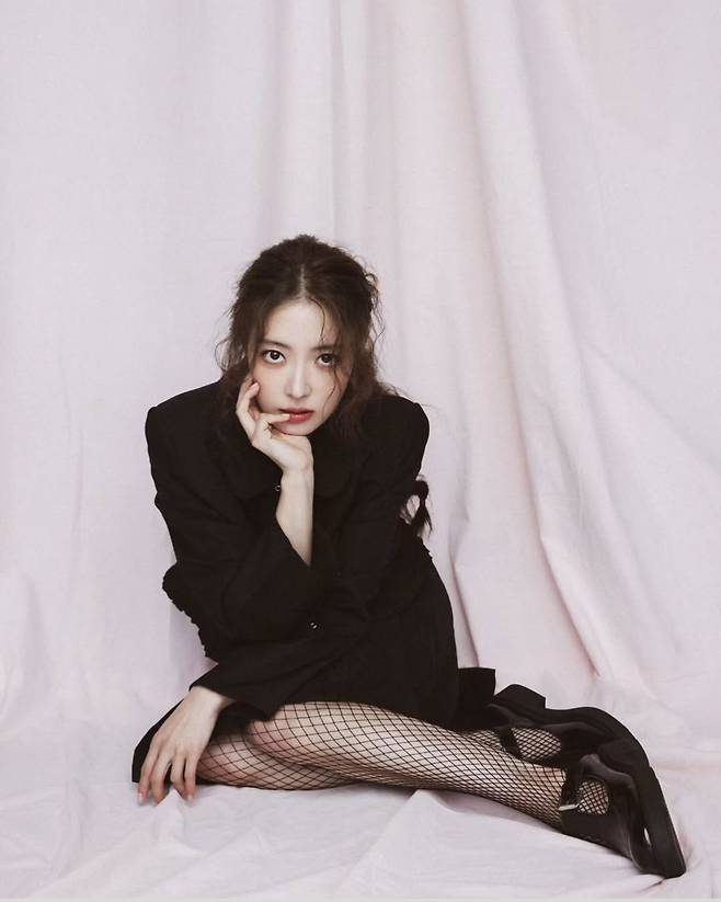이세영 복근 내놓은 크롭탑 日도 반한 망사 올블랙 언밸런스 스커트룩 뷰티는 내운명