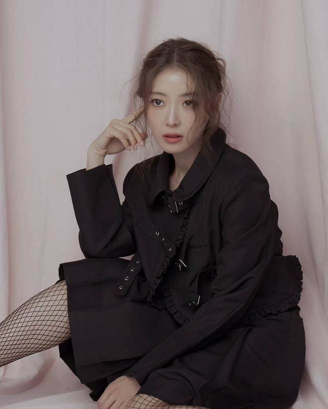 이세영 복근 내놓은 크롭탑 日도 반한 망사 올블랙 언밸런스 스커트룩 뷰티는 내운명
