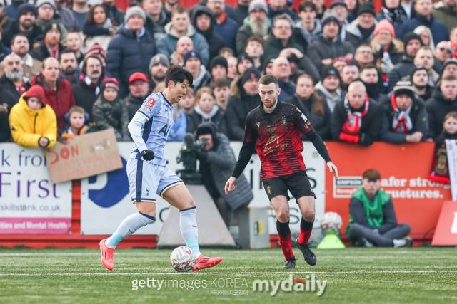택시기사·집배원·건축가 뭉쳤다 낭만의 5부 리그팀 토트넘 간담 서늘케 해일터로 돌아간다