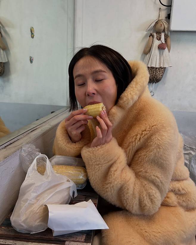 김나영 43살 맞아 20살은 어려보이는 겨울 머플러 코디 웰니스라이프