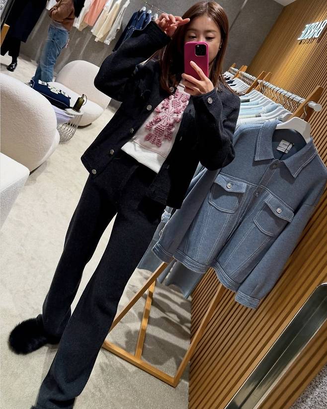 이시영 눈 마주치면 전부 집으로 쇼핑없이 못사는 예쁜 엄마 백화점 나들이룩 뷰티는 내운명