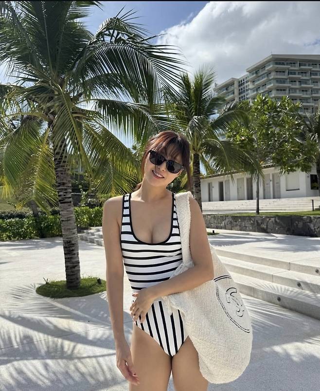 이영은 샤넬 만난 피서 시원하게 깔끔한 스트라이프 스윔룩 뷰티는 내운명
